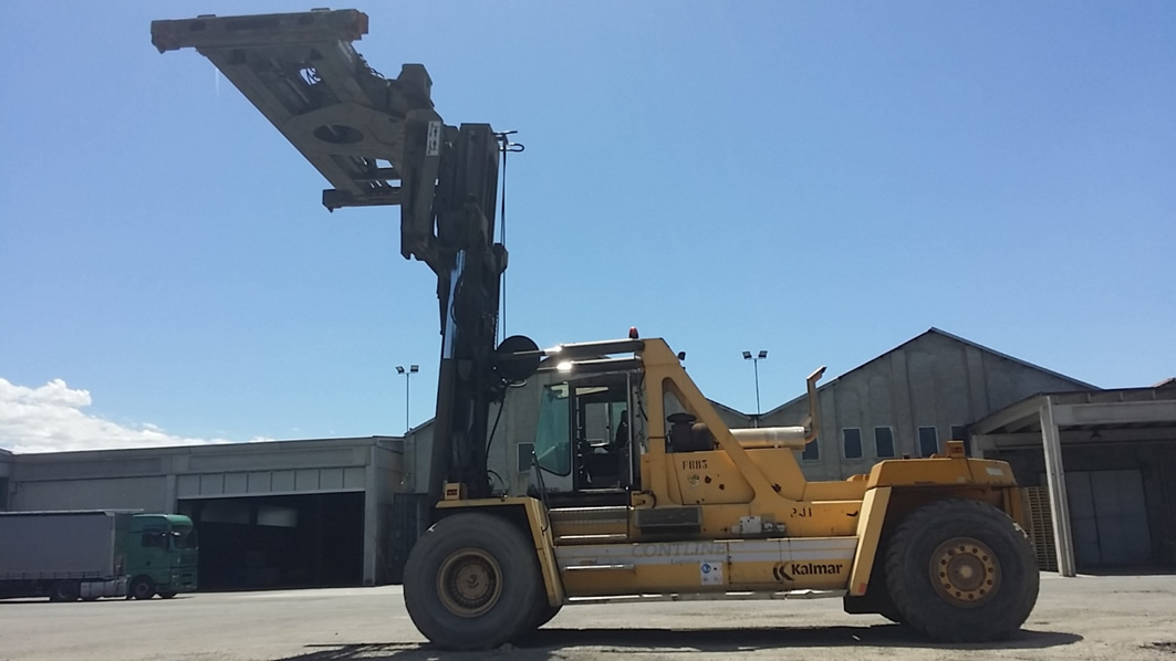 SHAD Group – Laden Container Handling Forklifts