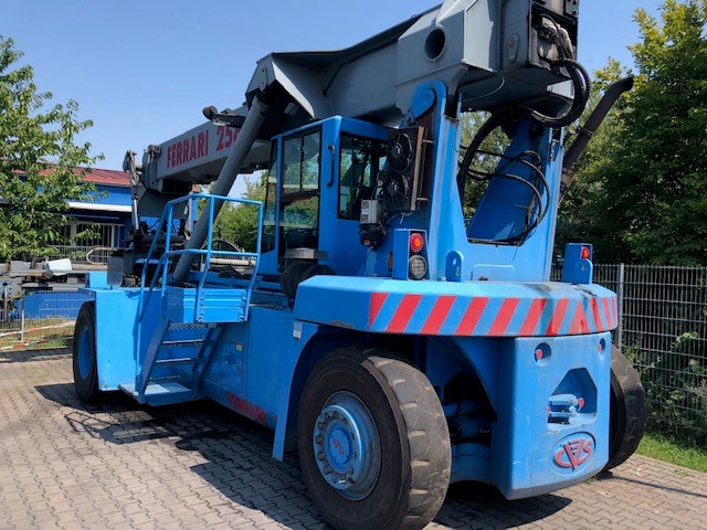 Reach Stackers Container Handlers Heavy Duty Forklifts Terminal ...