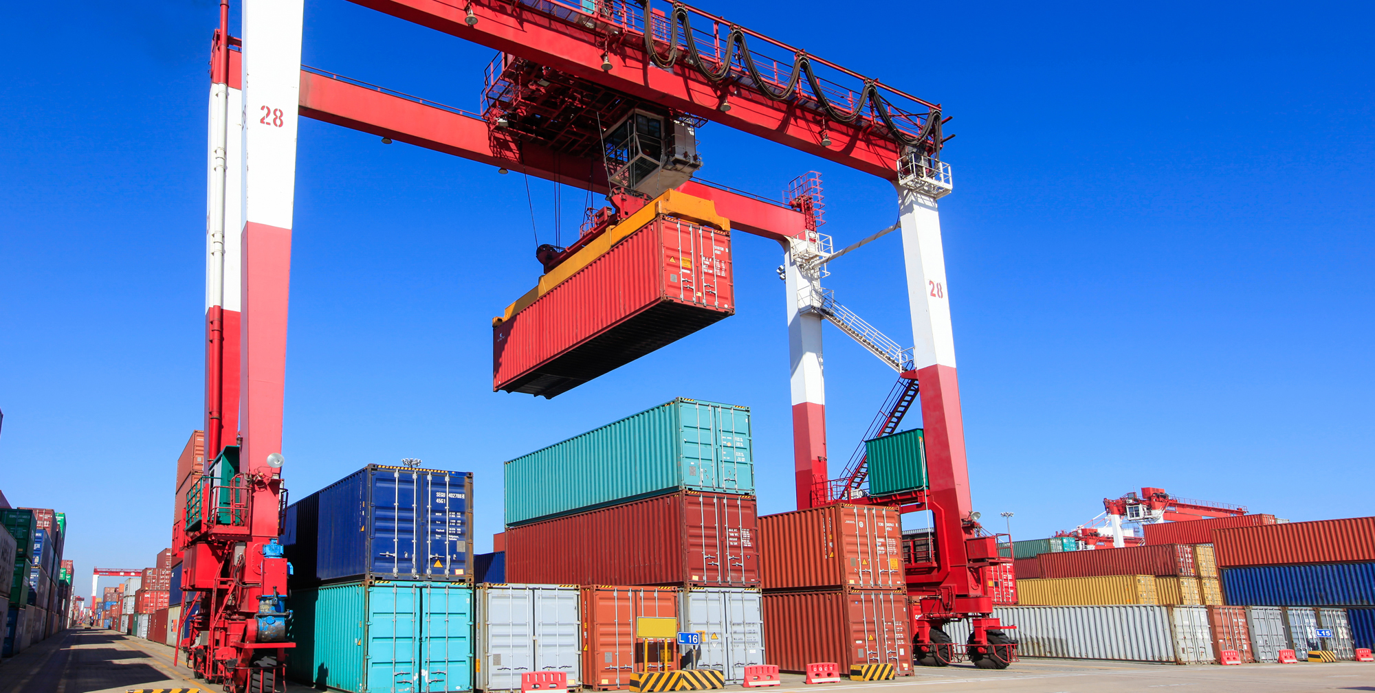 reachstackers container handlers forklifts ro-ro tractors port handling ...