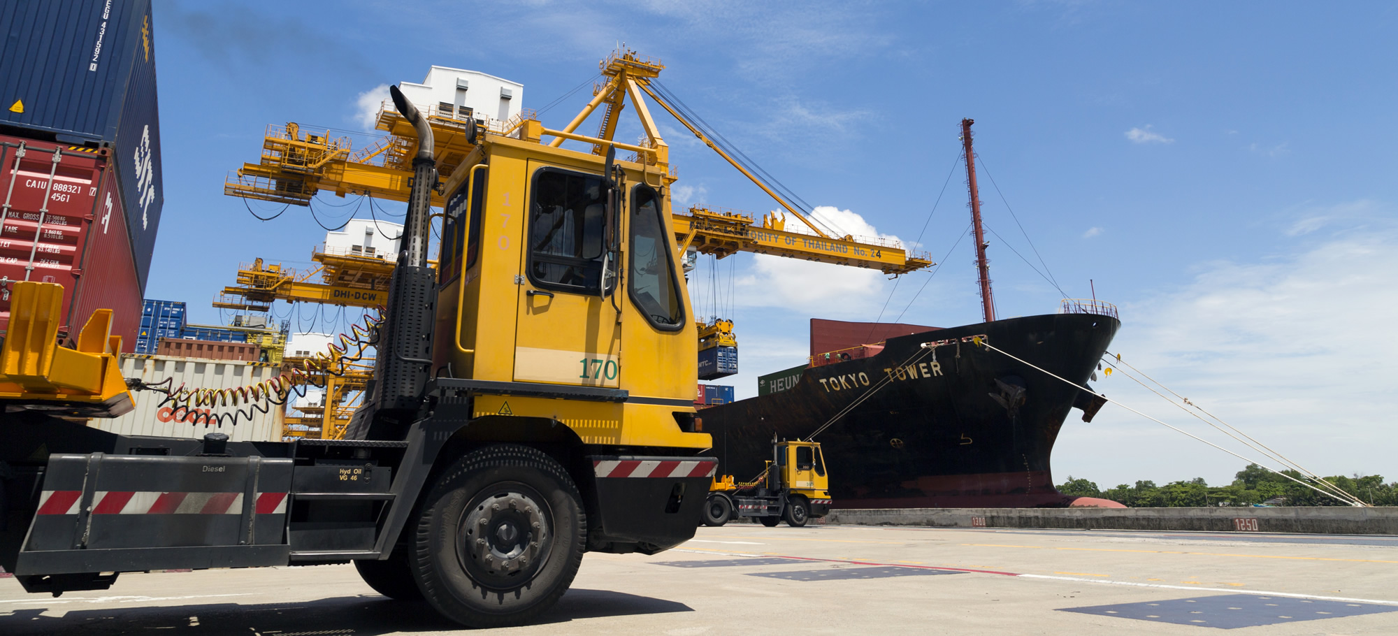 reachstackers container handlers forklifts ro-ro tractors port handling ...